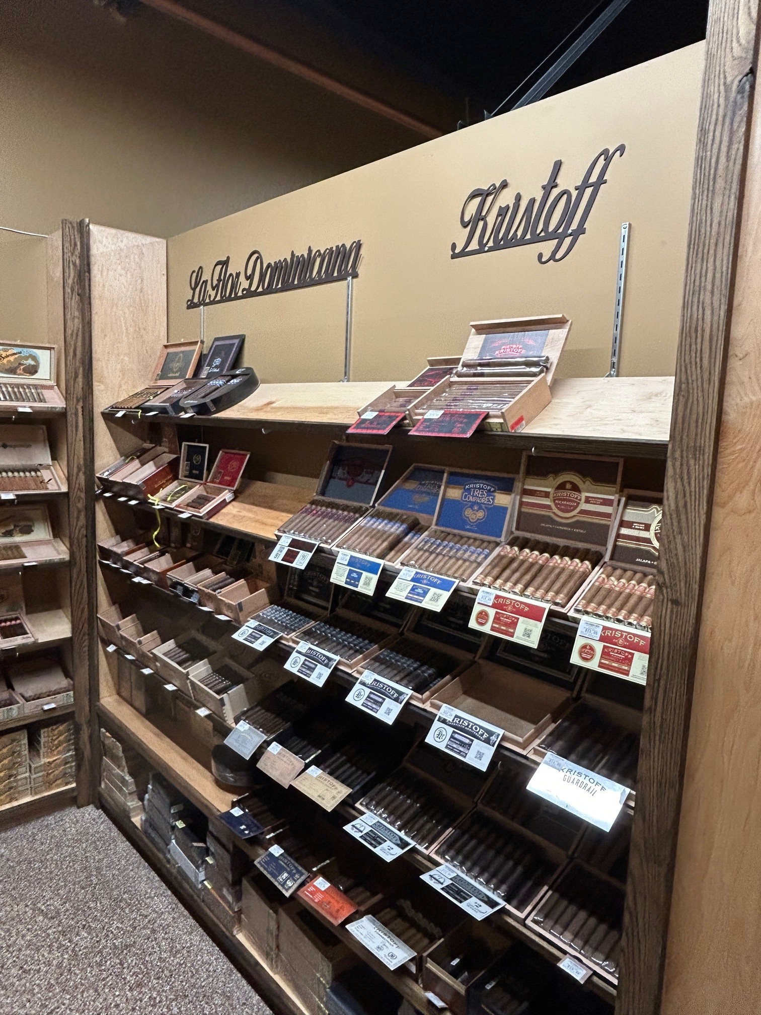 Colorado Springs Cigar Humidor & Private Lounge | 3Ds Cigars & Lounge
